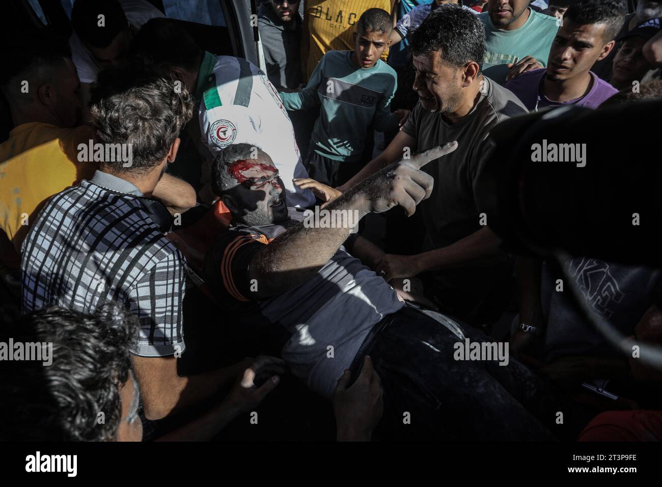 Rafah, Palestinian Territories. 26th Oct, 2023. Palestinian emergency ...