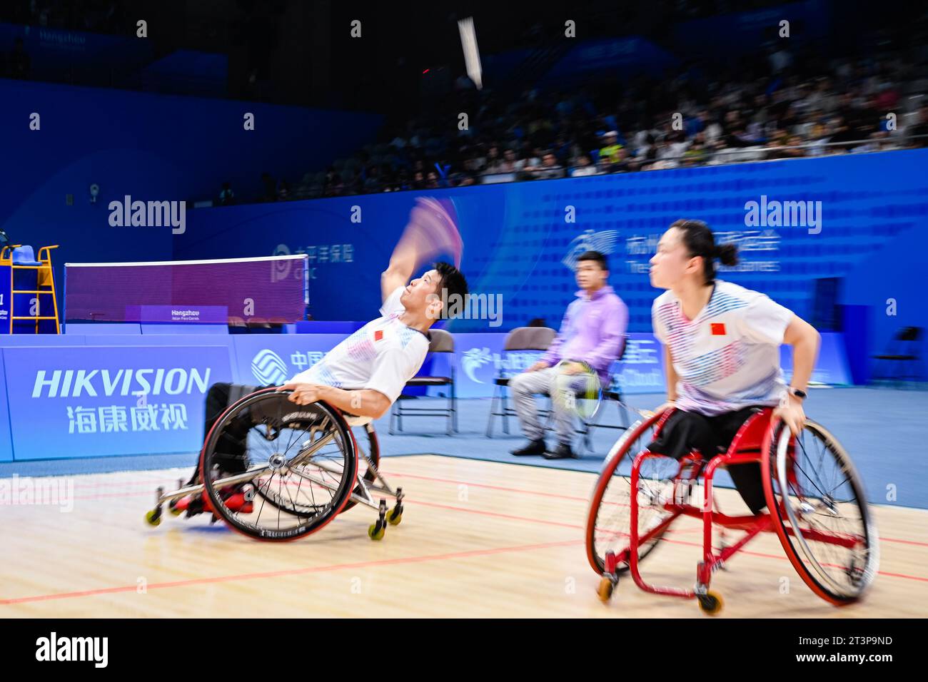 Hangzhou, China's Zhejiang Province. 26th Oct, 2023. Yang Tong(L)/Li ...