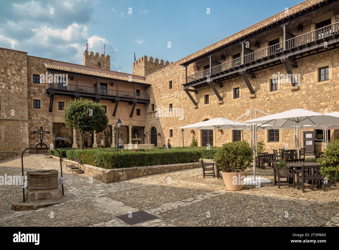Sleeping with a ghost in the medieval castle of the Parador Nacional de ...