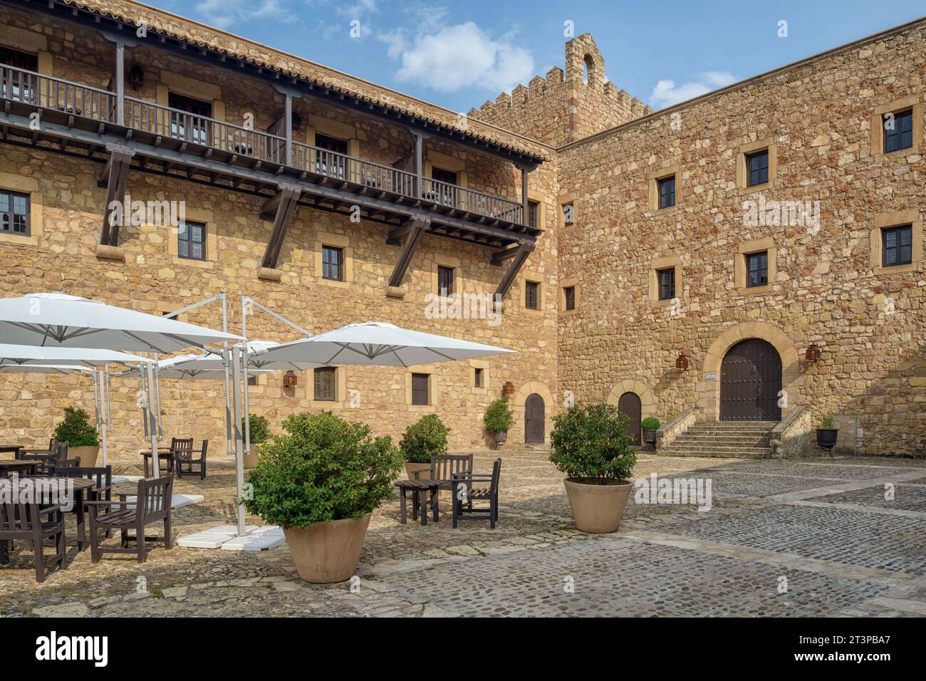 Sleeping with a ghost in the medieval castle of the Parador Nacional de ...