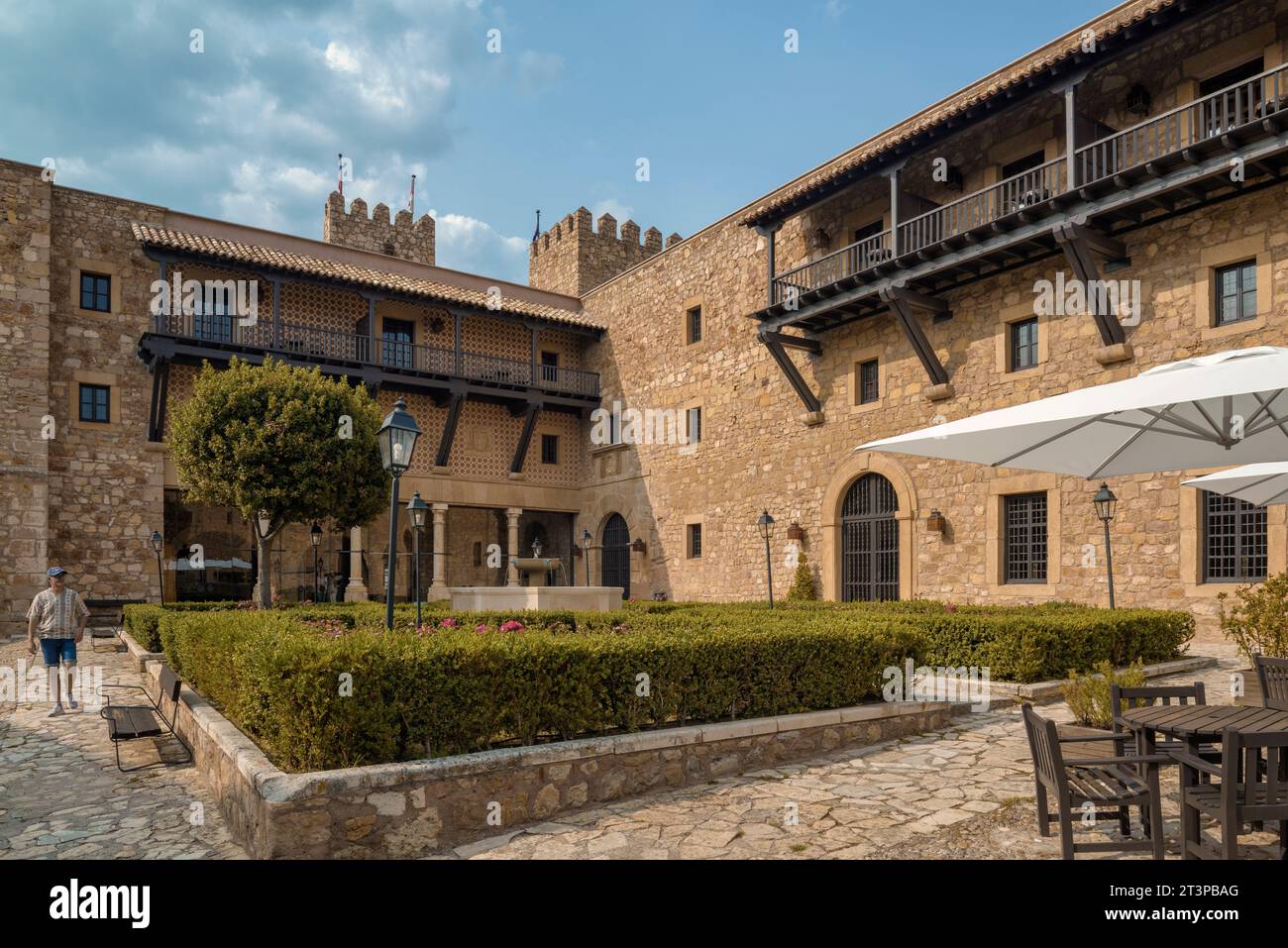 Sleeping with a ghost in the medieval castle of the Parador Nacional de ...