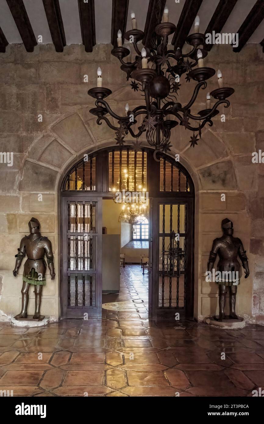 Sleeping with a ghost in the medieval castle of the Parador Nacional de ...