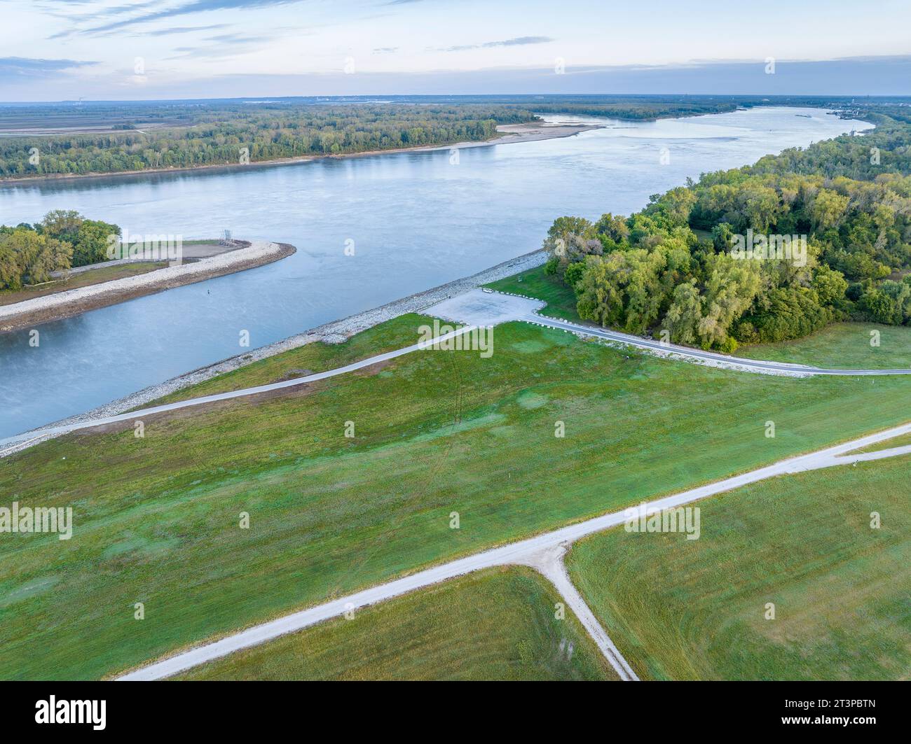 waterways crossing - Mississippi River at confluence with the Missouri ...