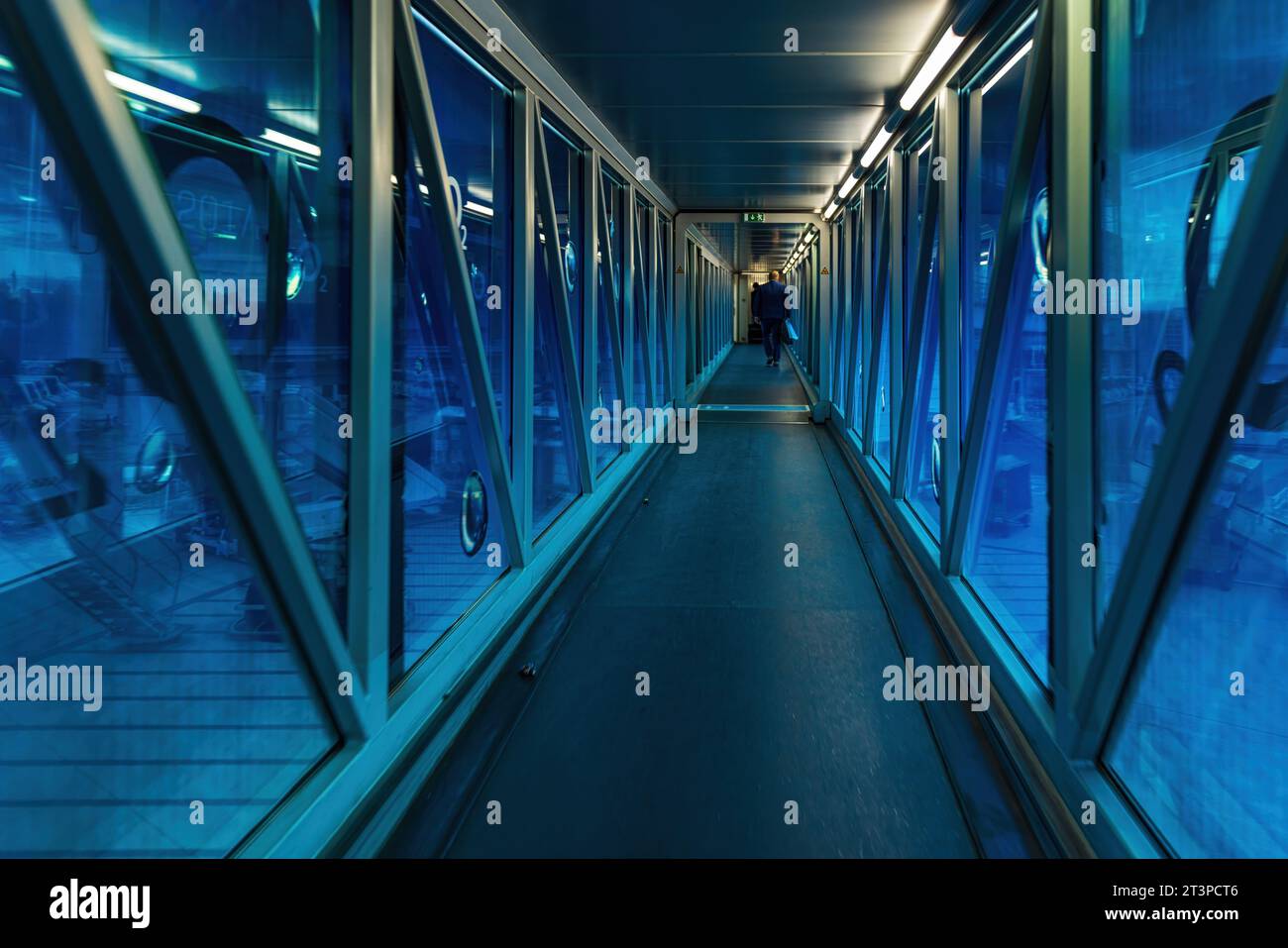 Loading aircraft jet munich hi-res stock photography and images - Alamy
