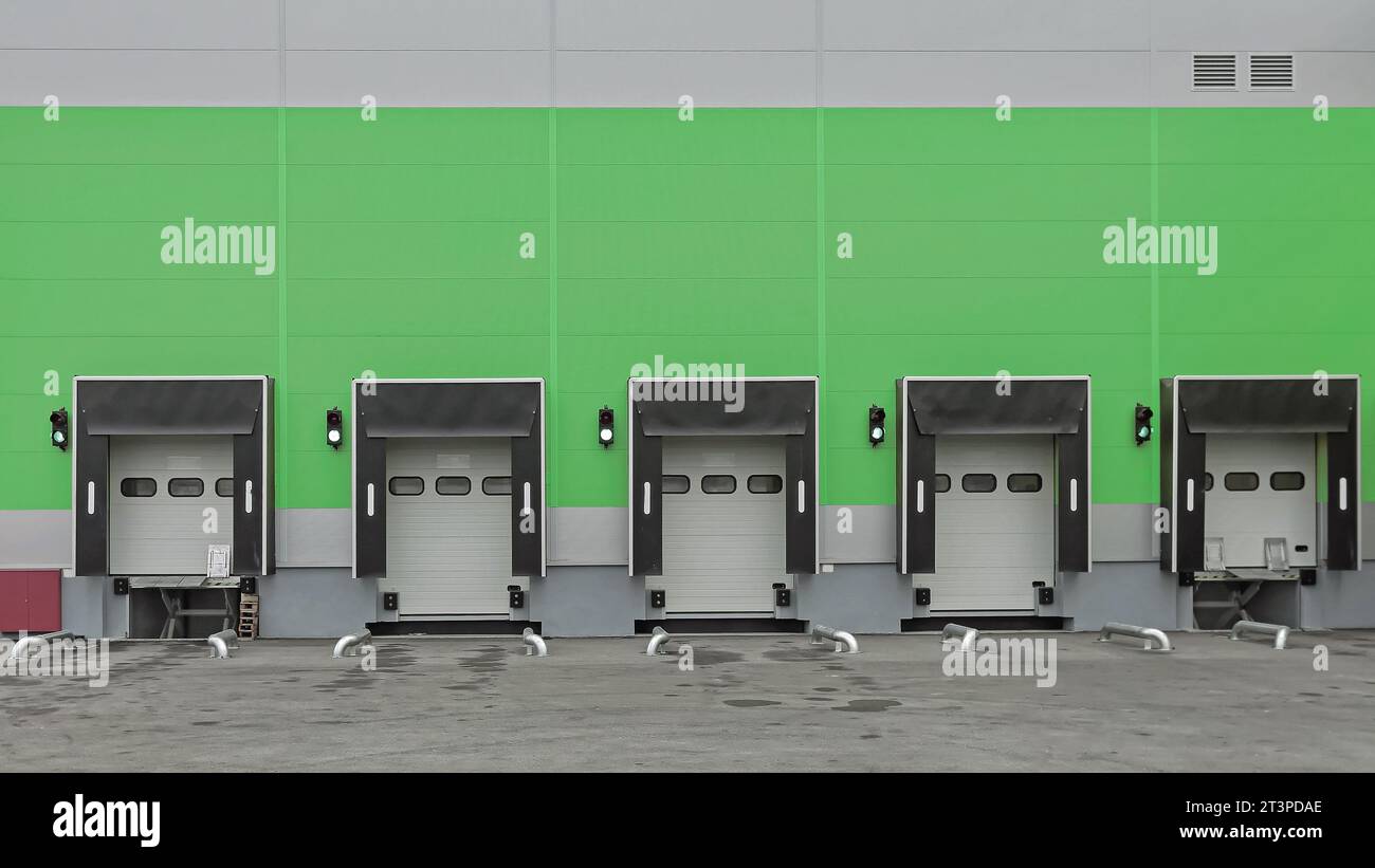 Loading Dock Bay Cargo Doors at Fulfillment Warehouse Stock Photo - Alamy