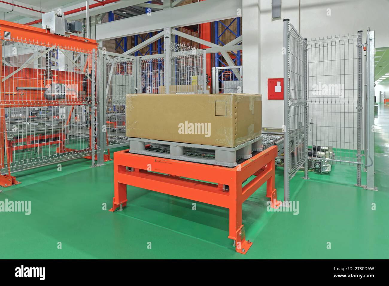 Box retrieval hi-res stock photography and images - Alamy