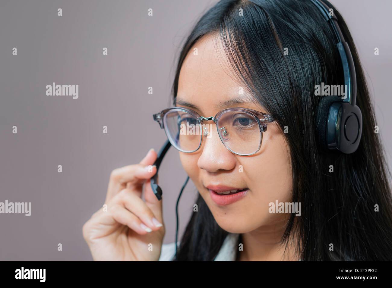 Wearing microphone hi-res stock photography and images - Alamy