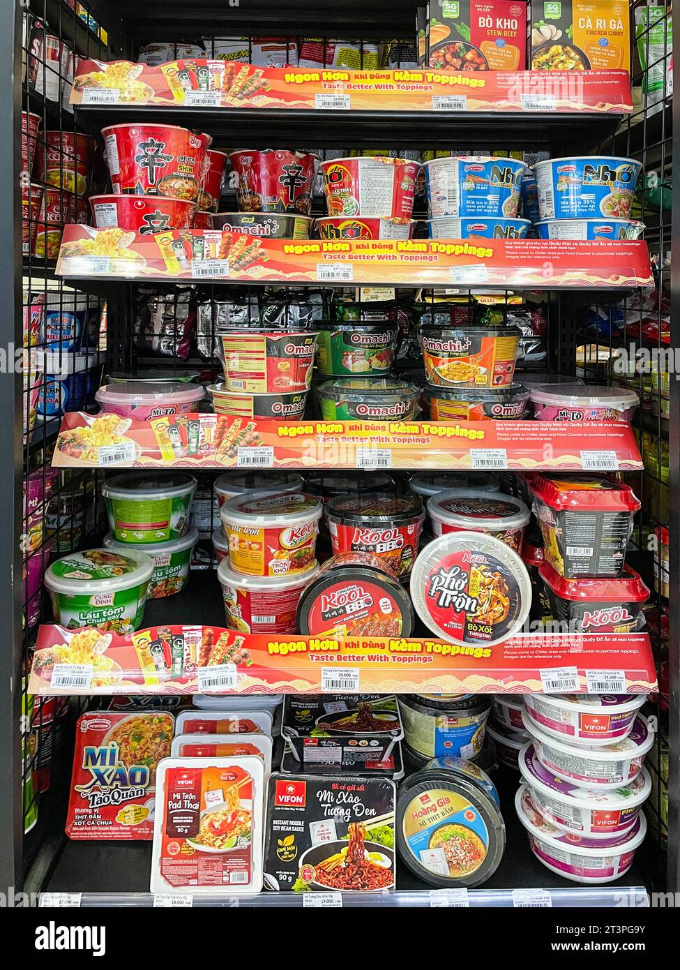 Vietnam, Saigon, Ho Chi Minh ville, pre-cooked packaged foods Stock ...