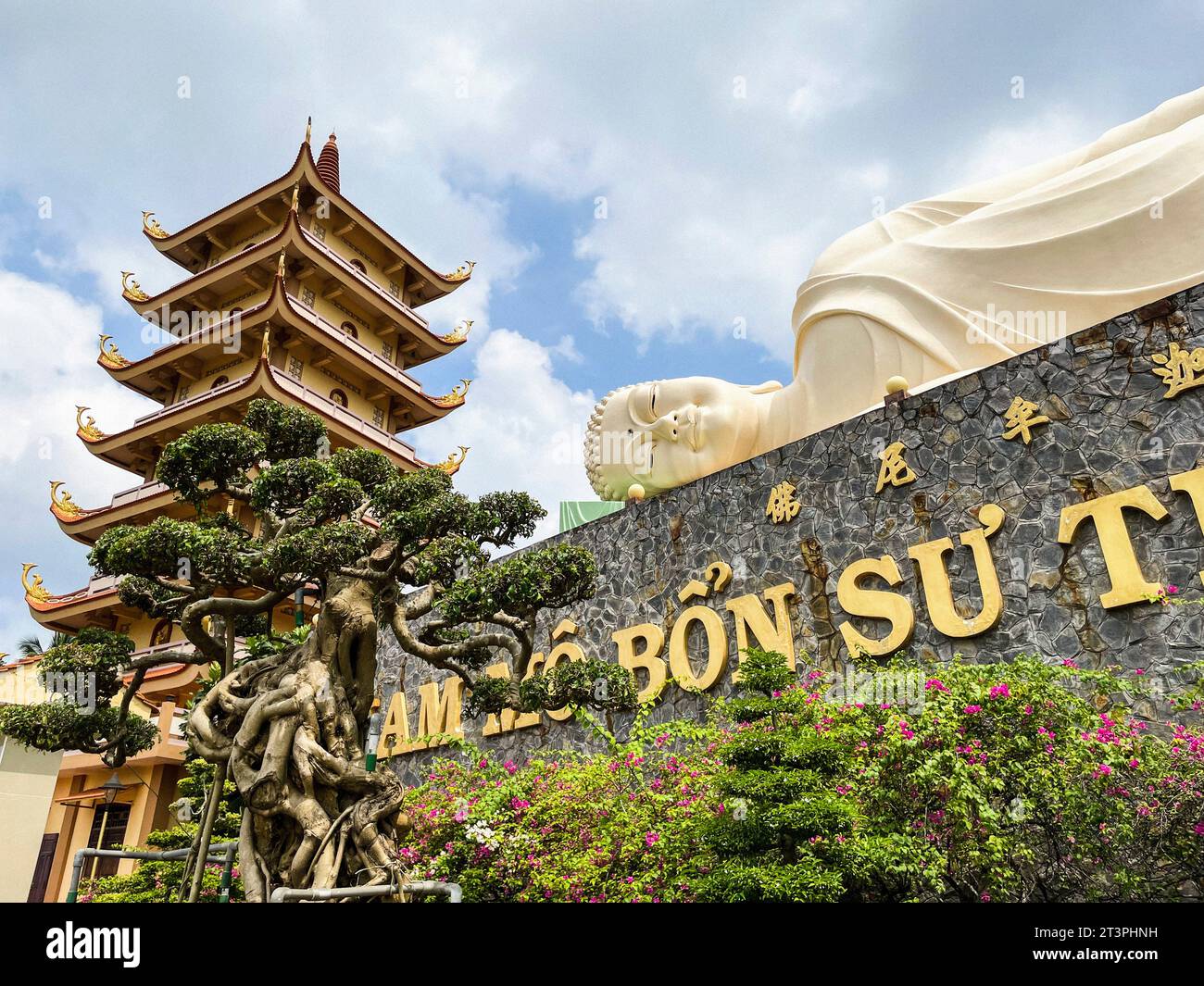Vietnam, Chua Vinh Trang pagoda Stock Photo - Alamy