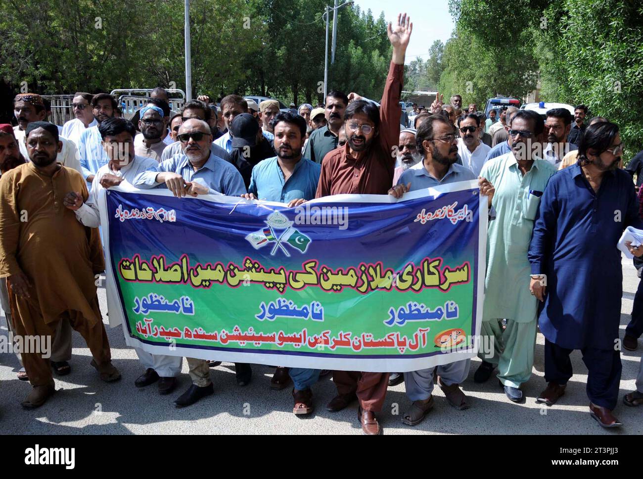 Members of All Pakistan Clerks Association (APCA) are holding protest ...