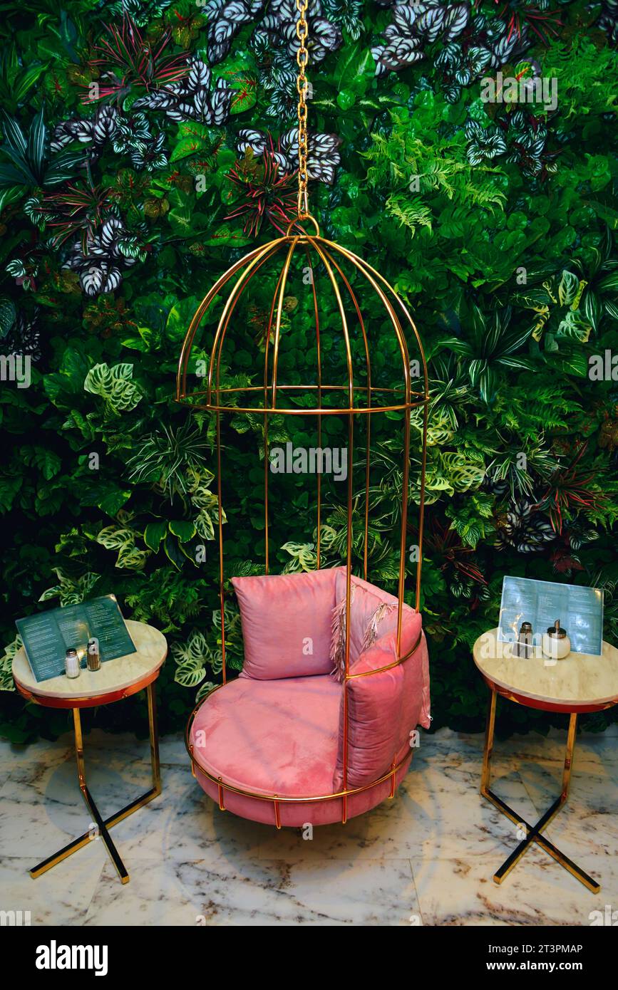 Garden room seating area hi-res stock photography and images - Alamy