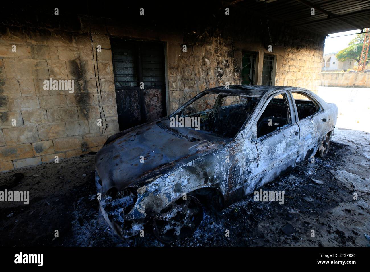 Car destroyed hi-res stock photography and images - Alamy