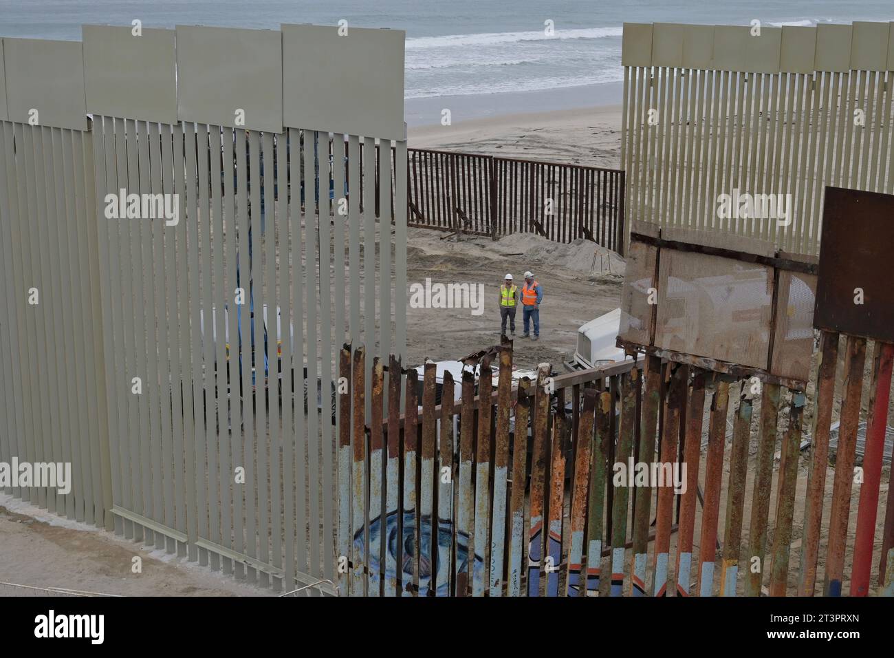 Tijuana, Baja California, Mexico. 25th Oct, 2023. Thirty foot fence ...