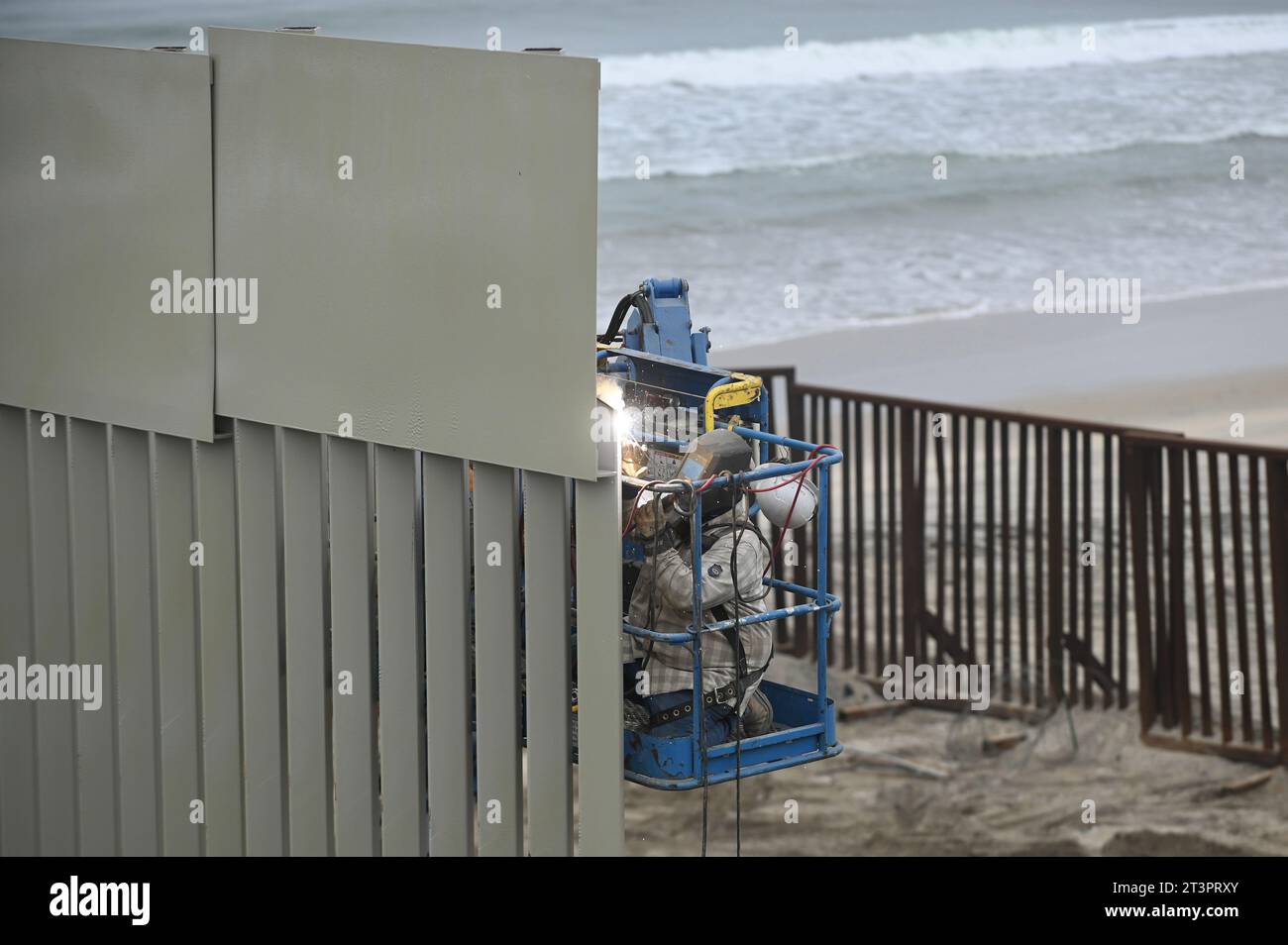 Tijuana, Baja California, Mexico. 25th Oct, 2023. Thirty foot fence ...
