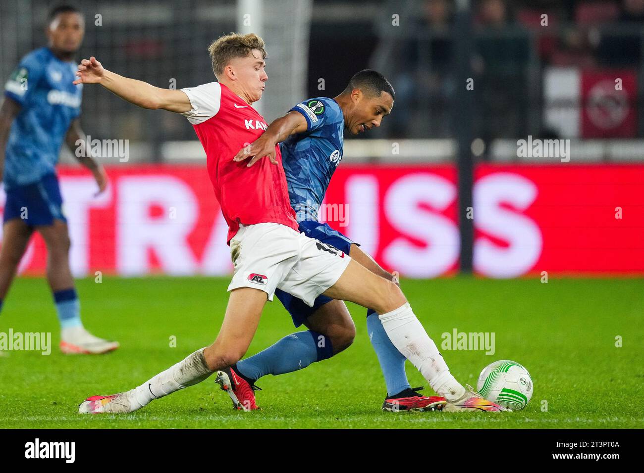 ALKMAAR - (l-r) Sven Mijnans of AZ Alkmaar, Youri Tielemans of Aston Villa FC during the UEFA ...