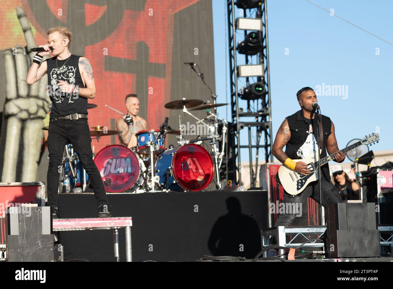 Las Vegas, USA. 21st Oct, 2023. Frank Zummo, Deryck Whibley, and Dave ...