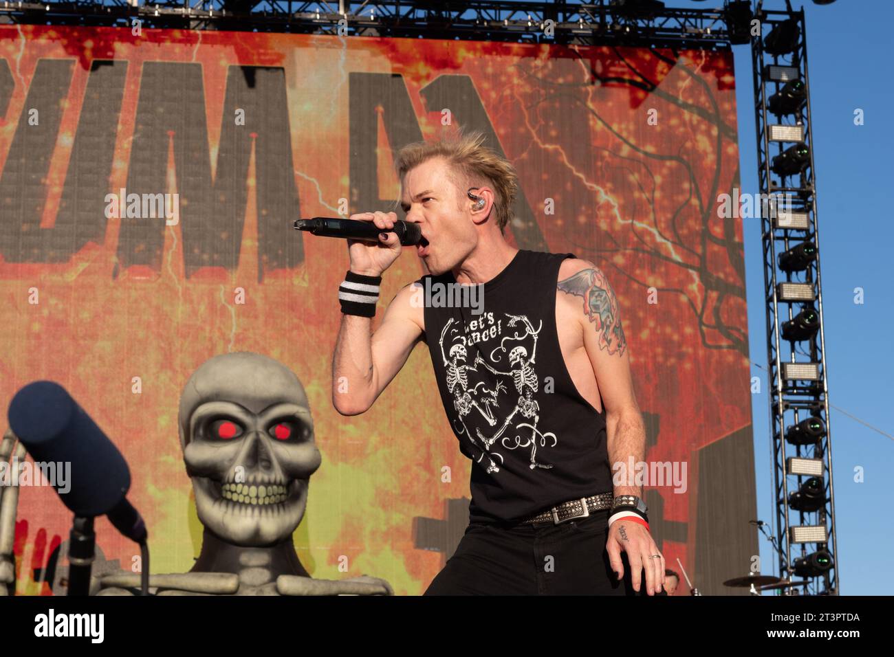 Sum 41 guitarist hi-res stock photography and images - Alamy