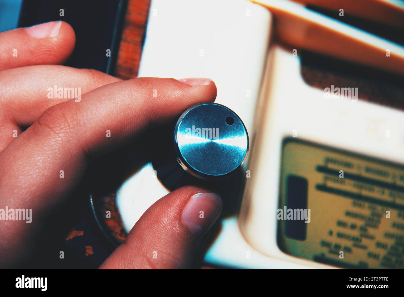 Radio tuner dial hand hi-res stock photography and images - Alamy