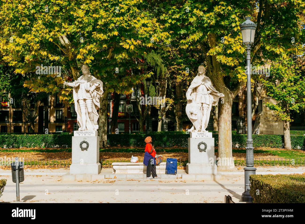 Statues of the Hispanic kings and nobles that are distributed in ...