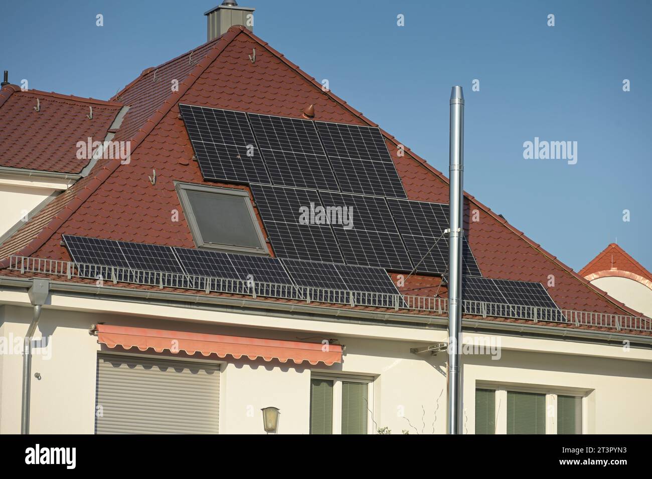 Mit solardach hi-res stock photography and images - Alamy