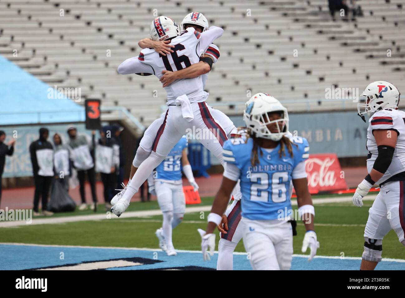 Football line of scrimage hi-res stock photography and images - Alamy