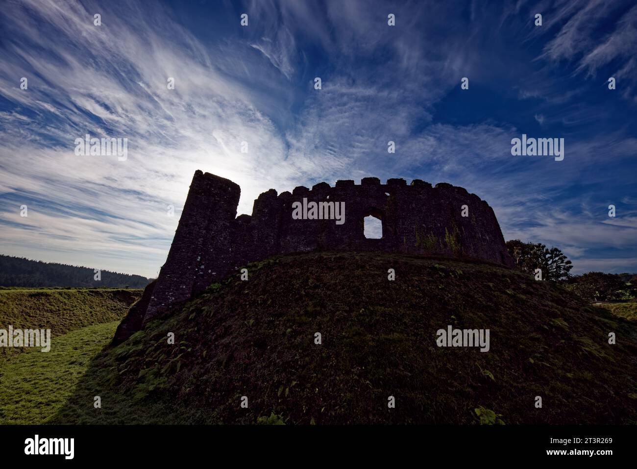Castles ruins england summer hi-res stock photography and images - Alamy