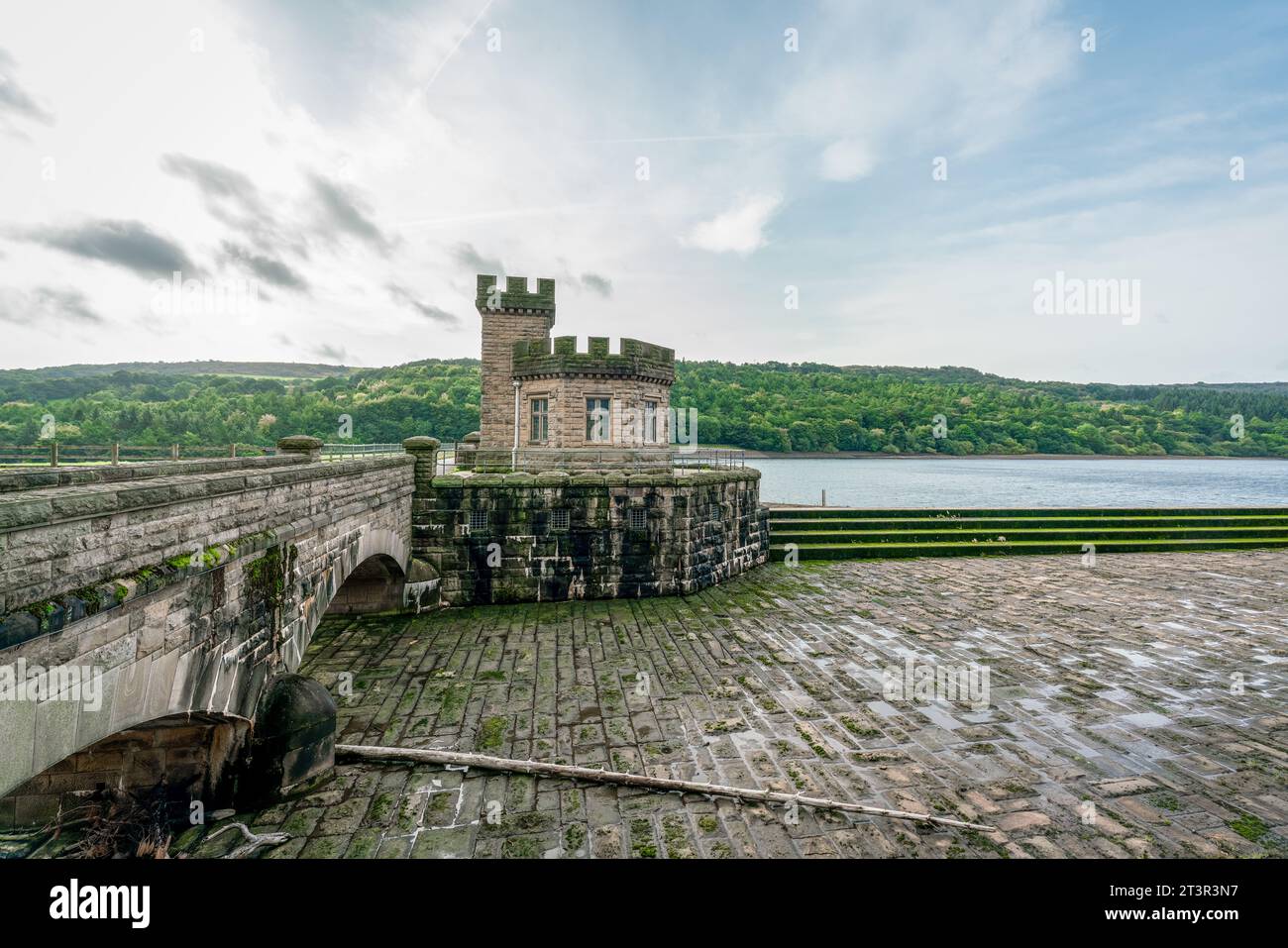 The dam at Broomhead reservoir near Sheffield Stock Photo - Alamy