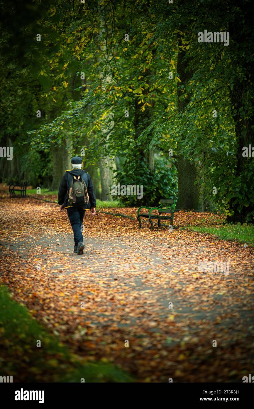 Man walking alone hi-res stock photography and images - Alamy