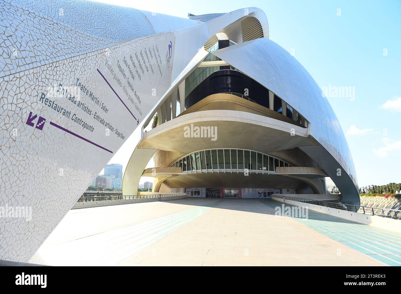 Valencia art and science centre by Architect Santiago Calatrava Modern ...