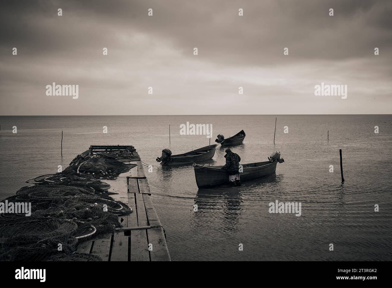 Sunrise touching horizon hi-res stock photography and images - Alamy