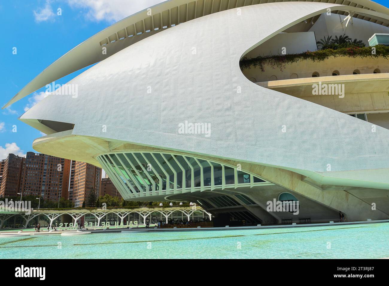 Valencia art and science centre by Architect Santiago Calatrava Modern ...