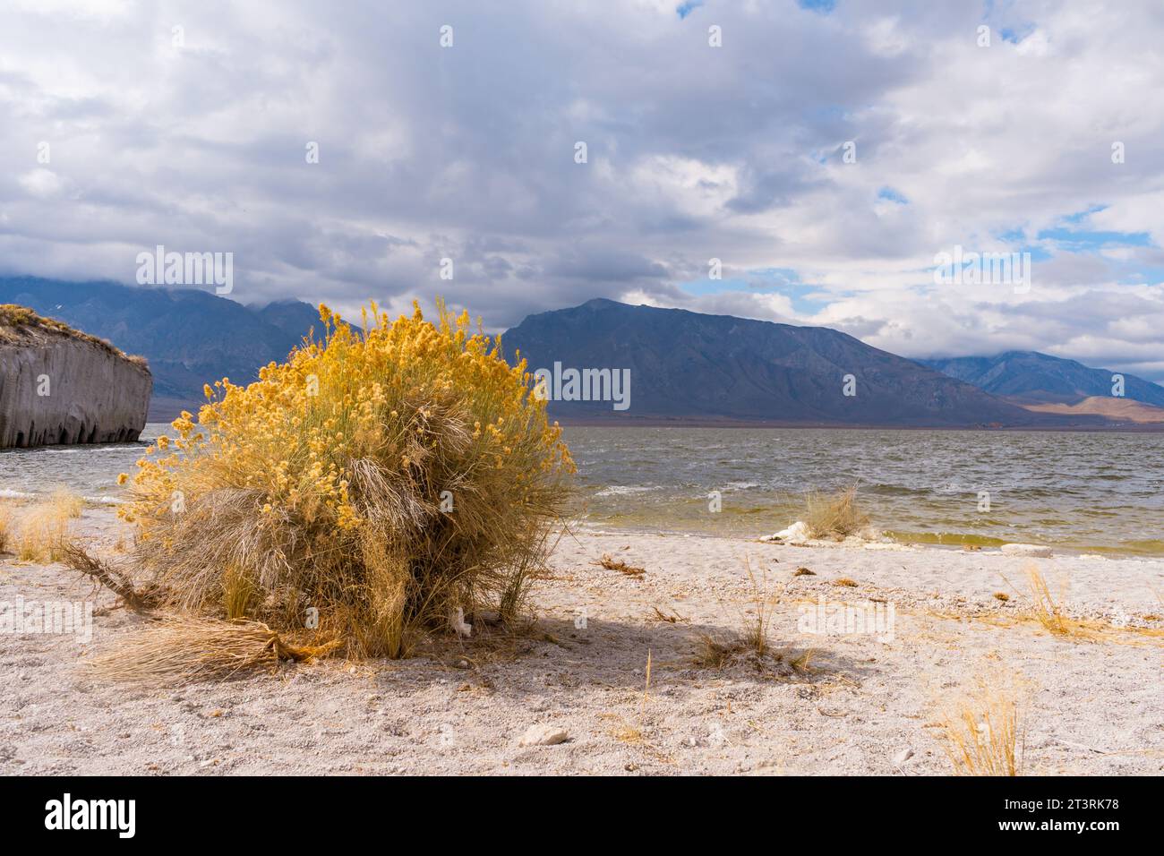 Crowley lake hi-res stock photography and images - Alamy