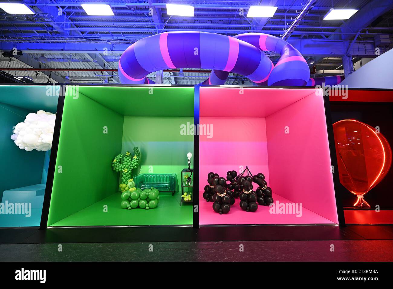 New York, USA. 26th Oct, 2023. Artistic balloon creation on display at ...