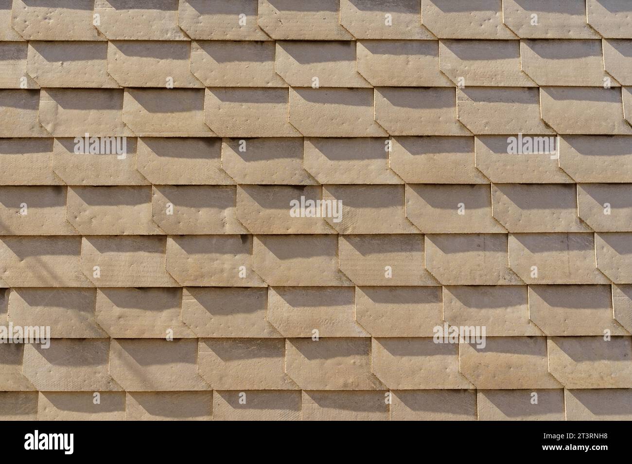 Brown texture of lamellar tiles on the roof. Texture and backgrounds ...