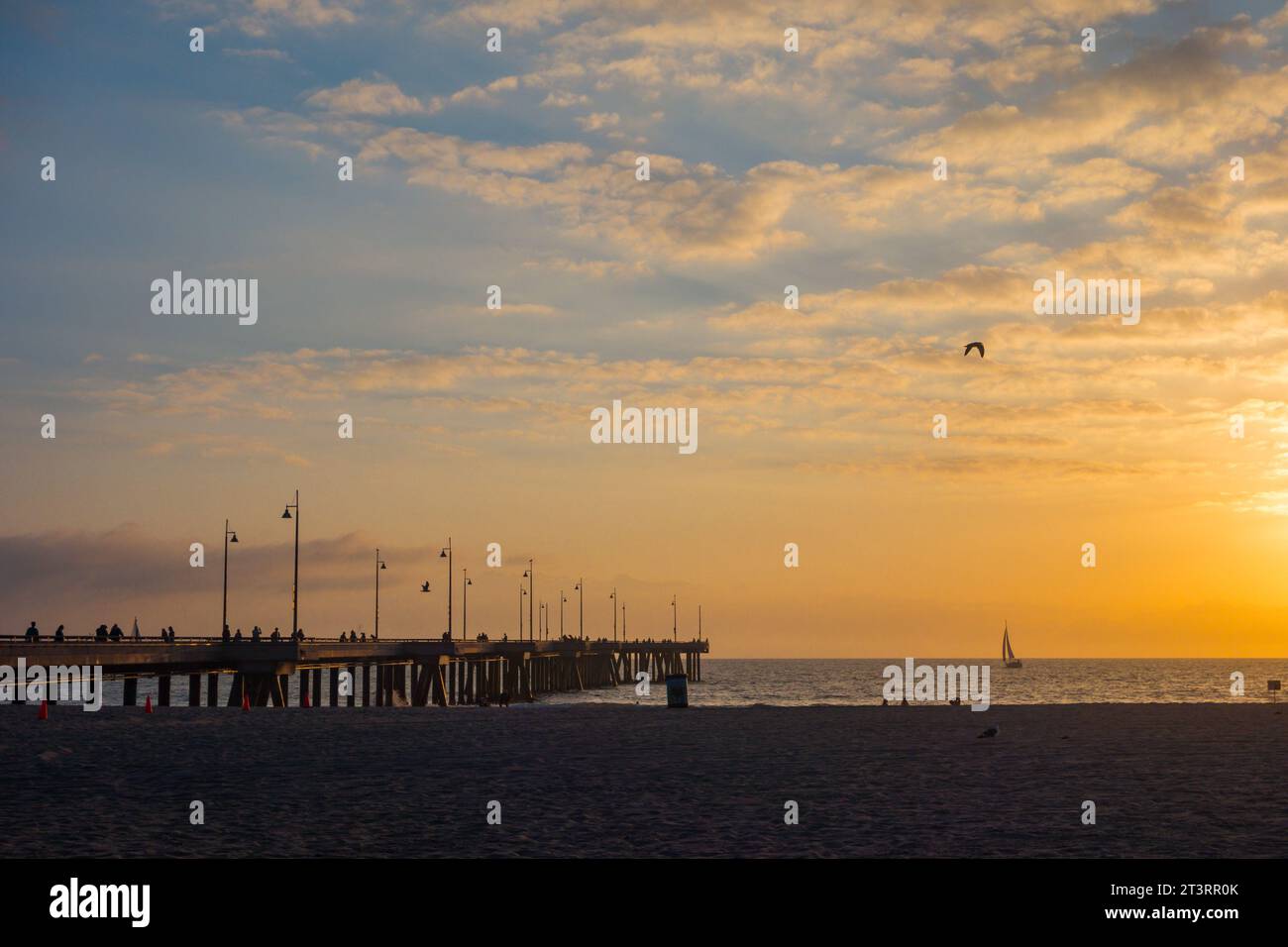 Colorful venice beach sunset at the Venice Fishing Pier over the ...