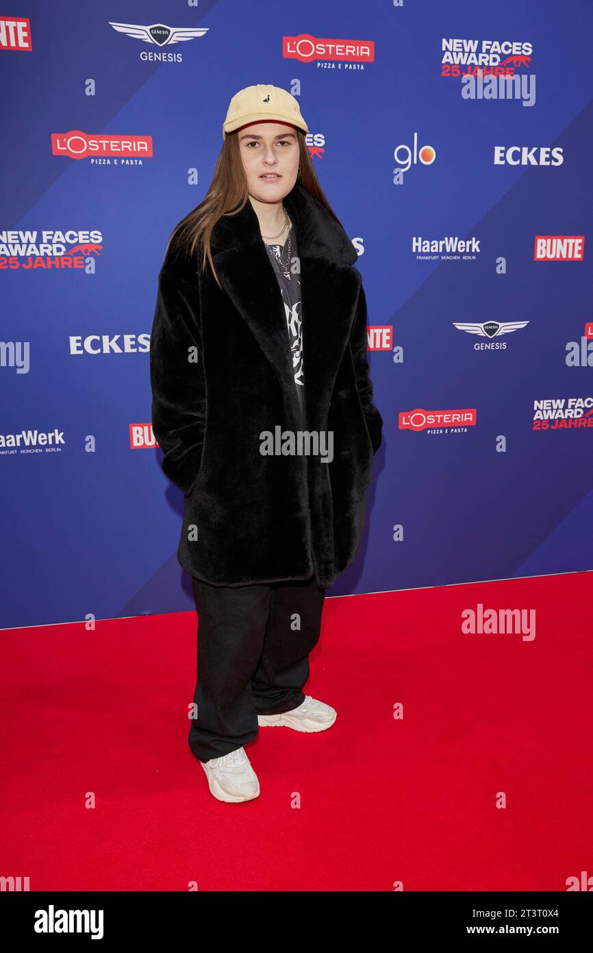 Berlin, Germany. 26th Oct, 2023. Singer Luna arrives at the Bunte New ...