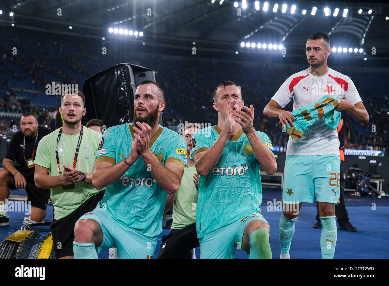 Despite defeat Slavia Praha players sing with their fans after UEFA ...