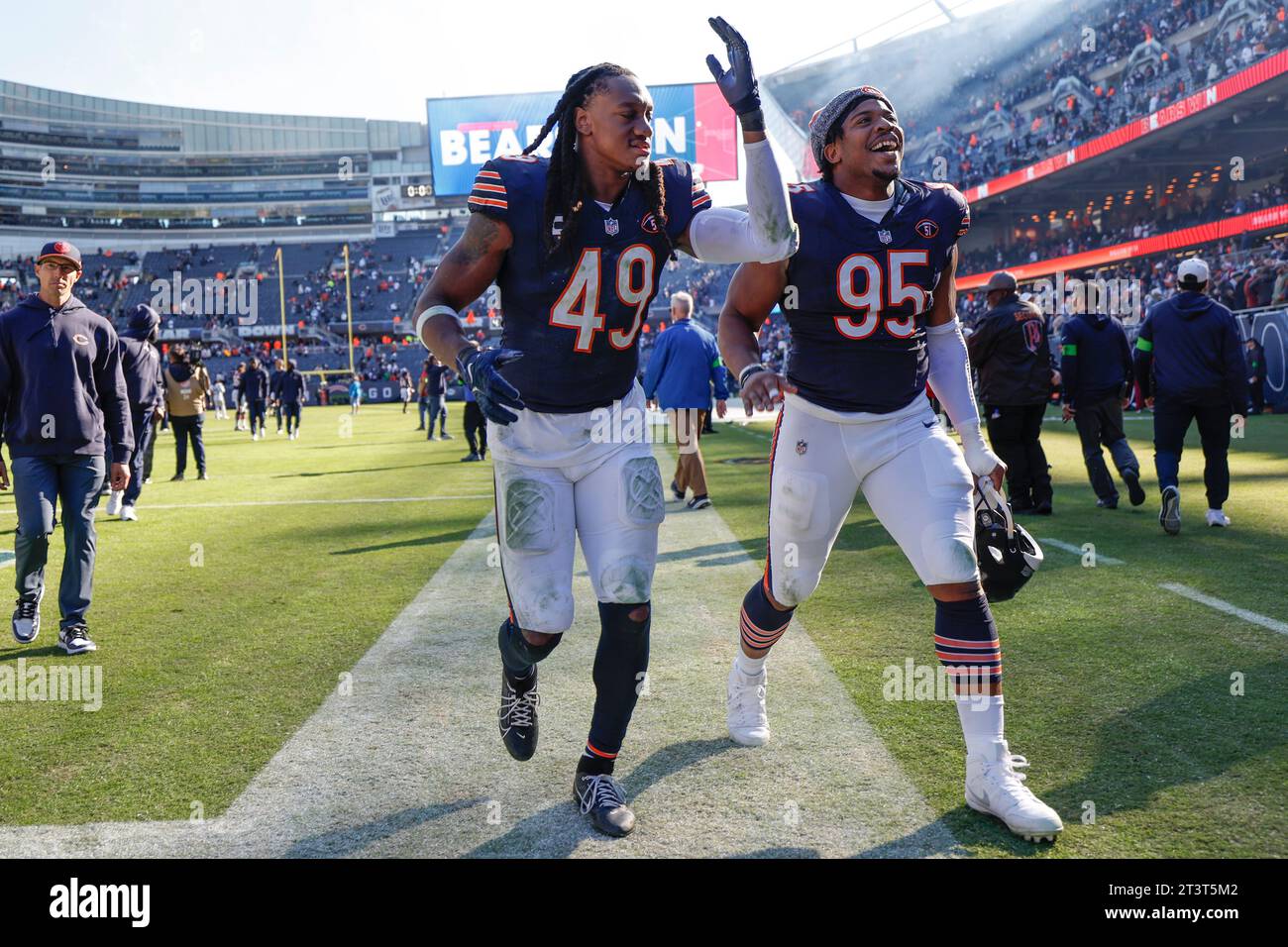 Chicago Bears linebacker Tremaine Edmunds (49) and defensive end ...