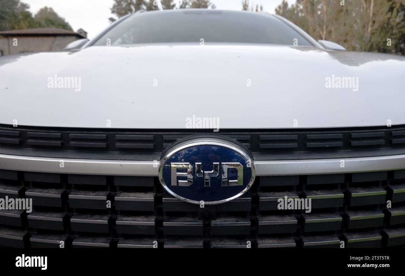 Byd car and logo hi-res stock photography and images - Alamy