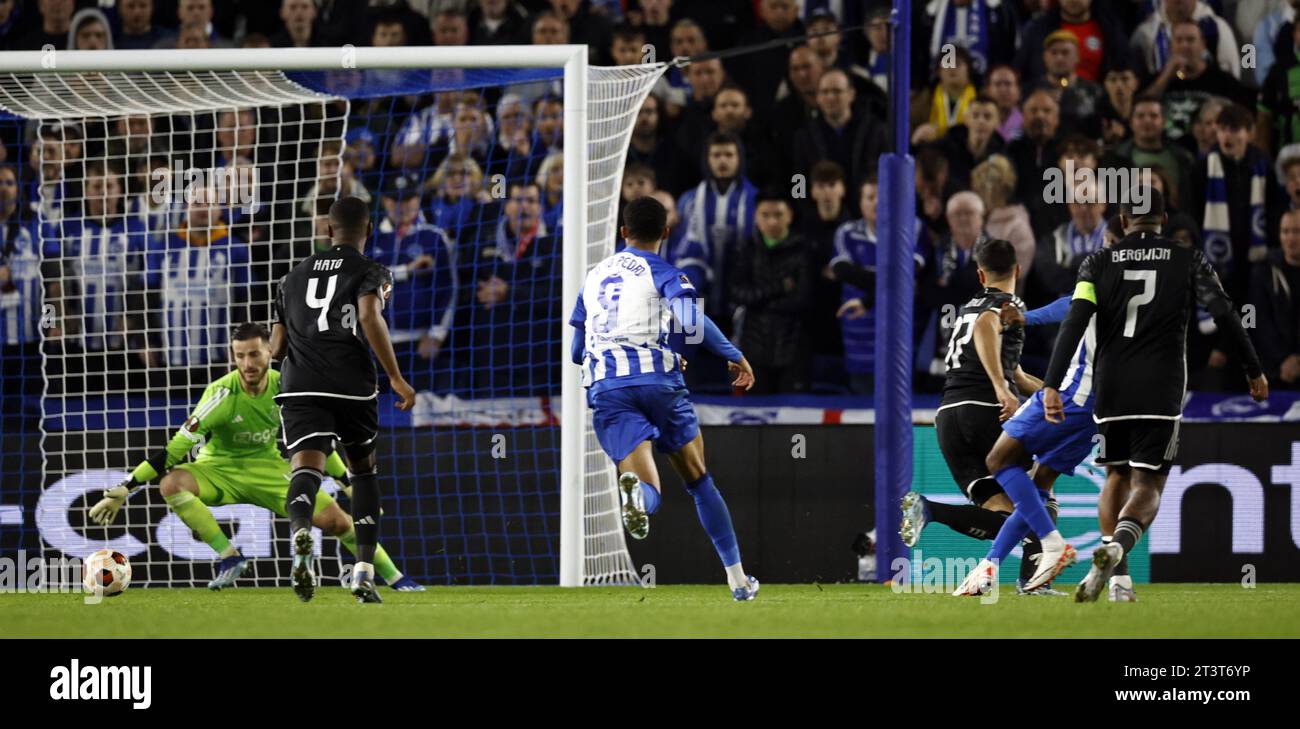 BRIGHTON - Ansu Fati of Brighton Hove Albion scores the 2-0 during the ...