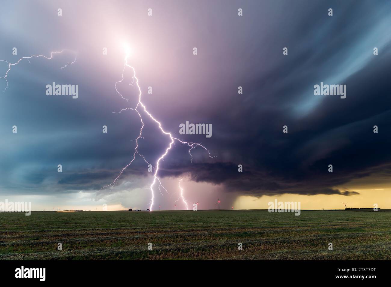 Massive lightning strikes from a supercell thunderstorm near Fleming ...