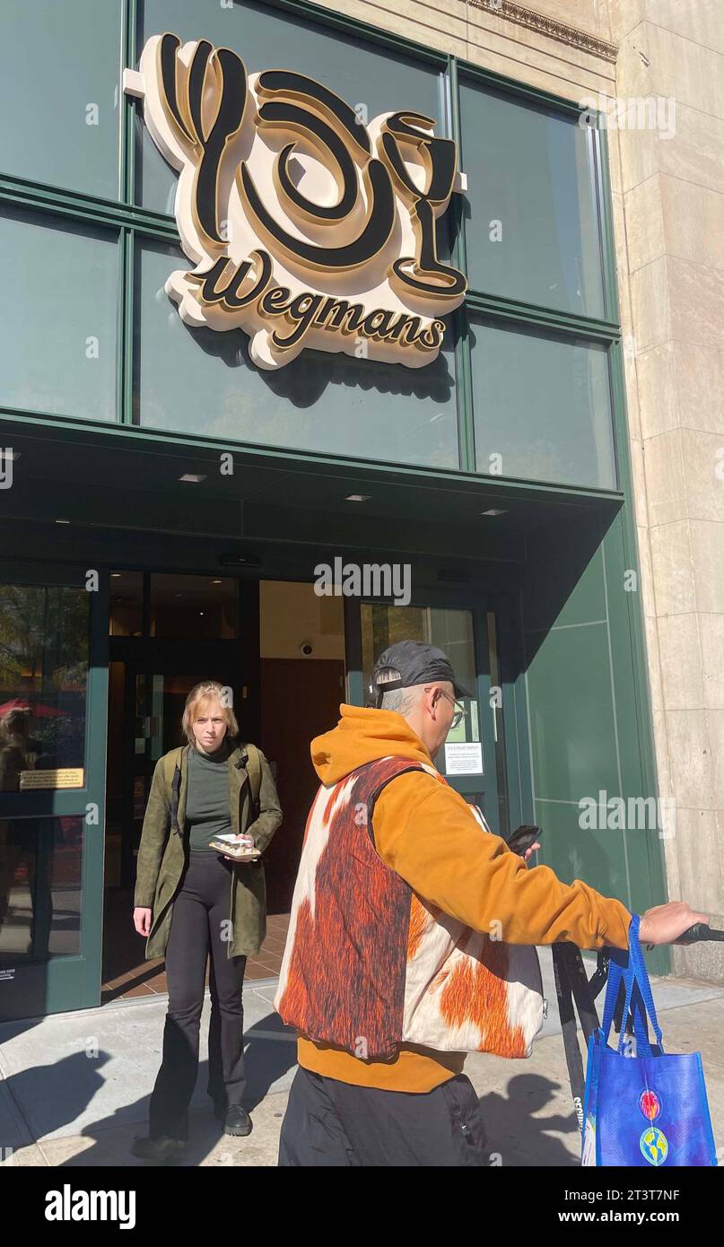 New York, New York, USA. 26th Oct, 2023. An exterior view of Wegmans ...