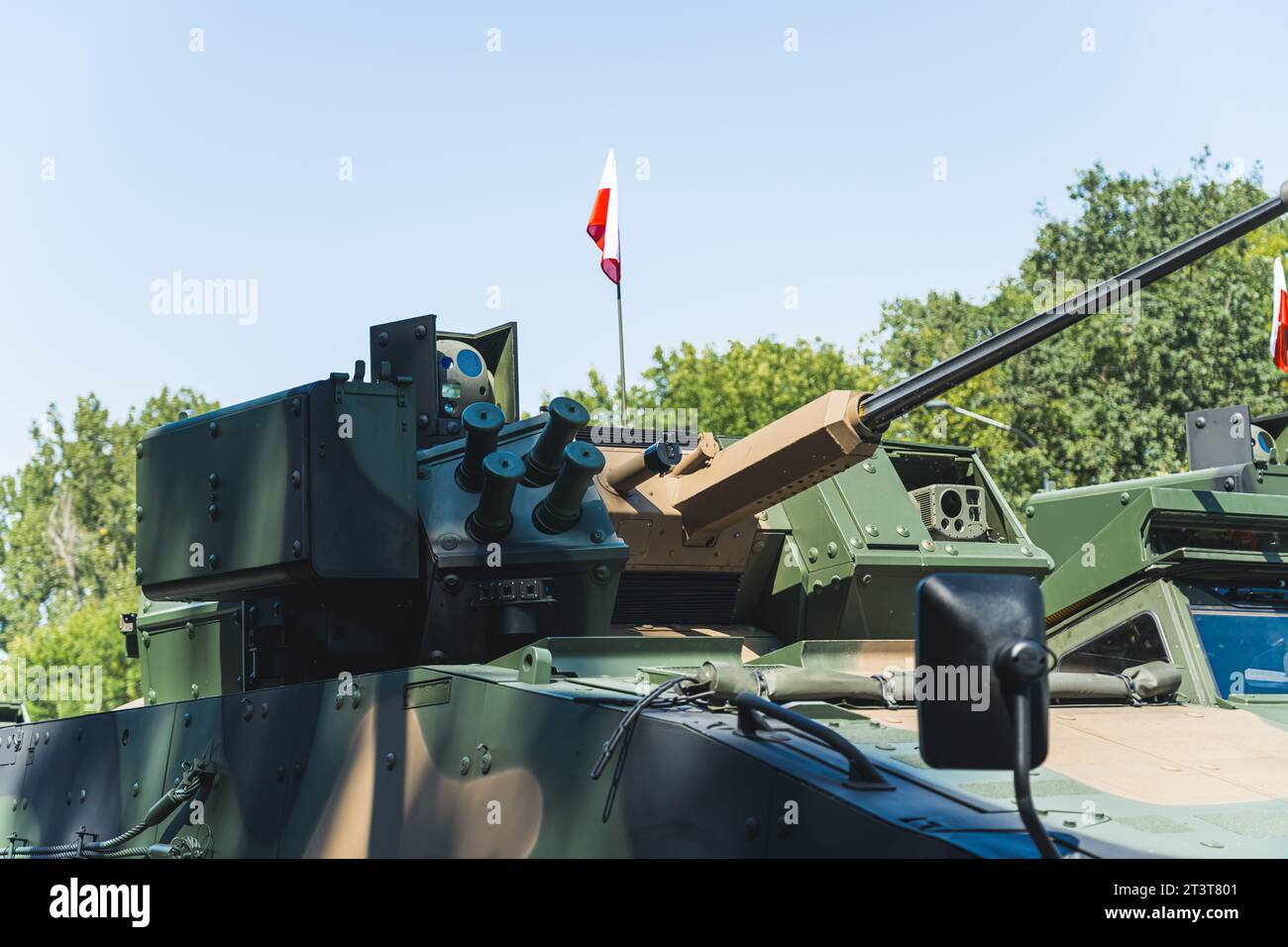 Battle tank assembly hi-res stock photography and images - Alamy