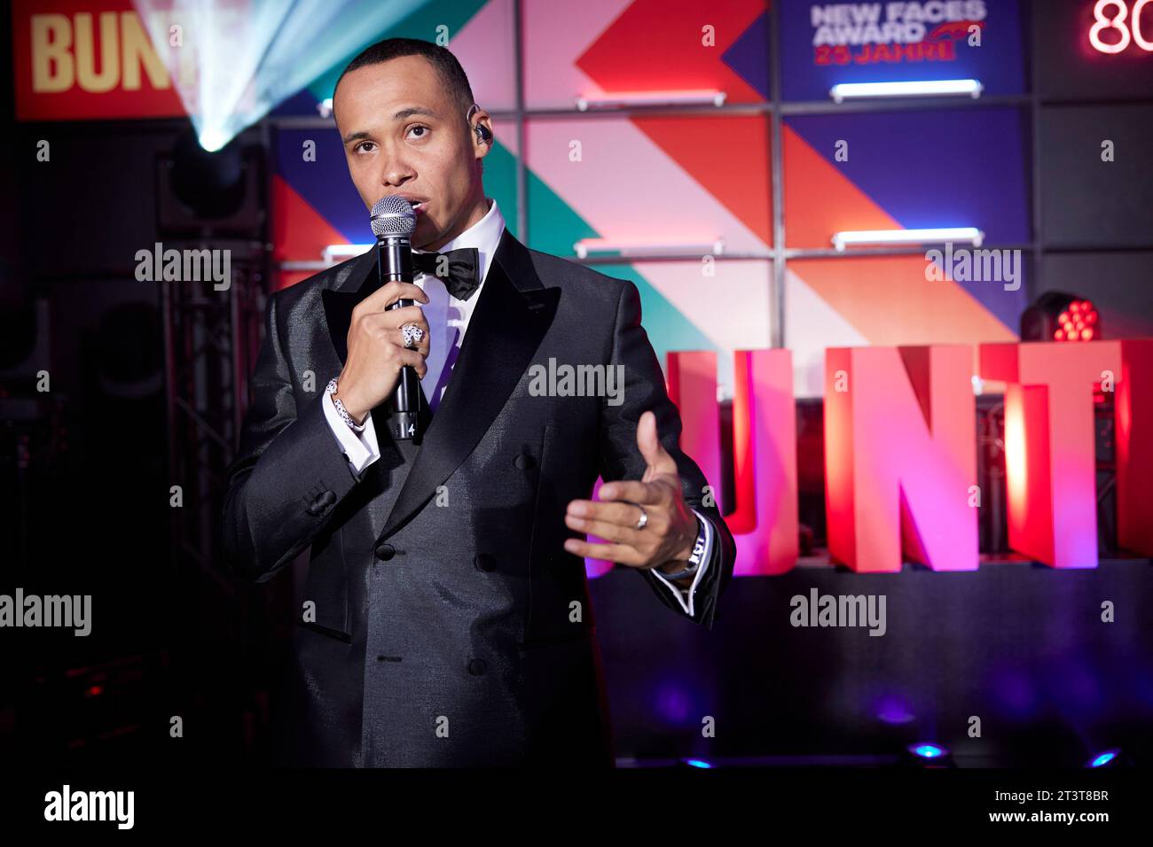 Berlin, Germany. 26th Oct, 2023. Kelvyn Colt sings at the Bunte New ...