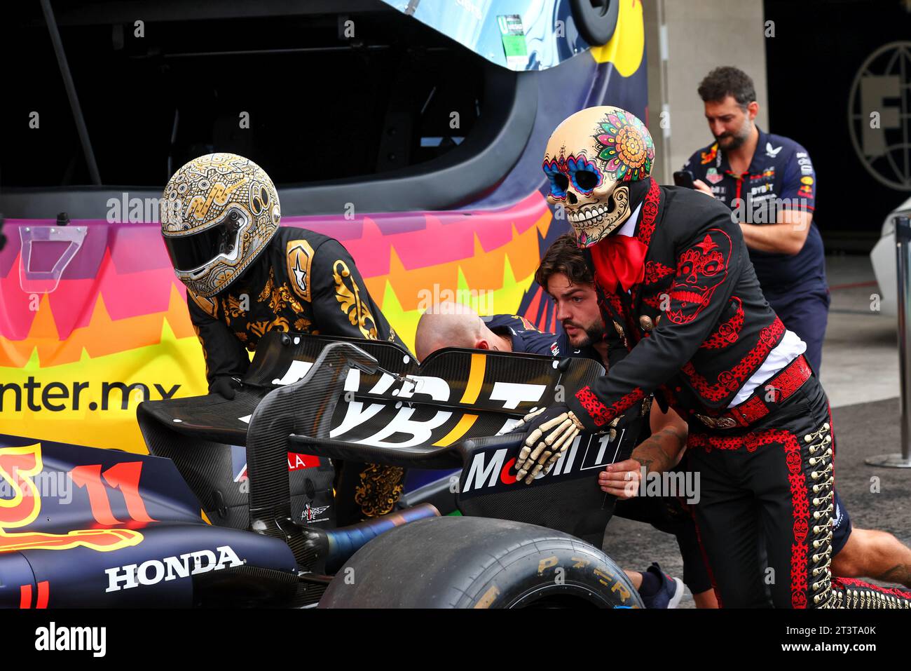 Mexico City, Mexico. 26th Oct, 2023. Red Bull Racing practices a pit ...