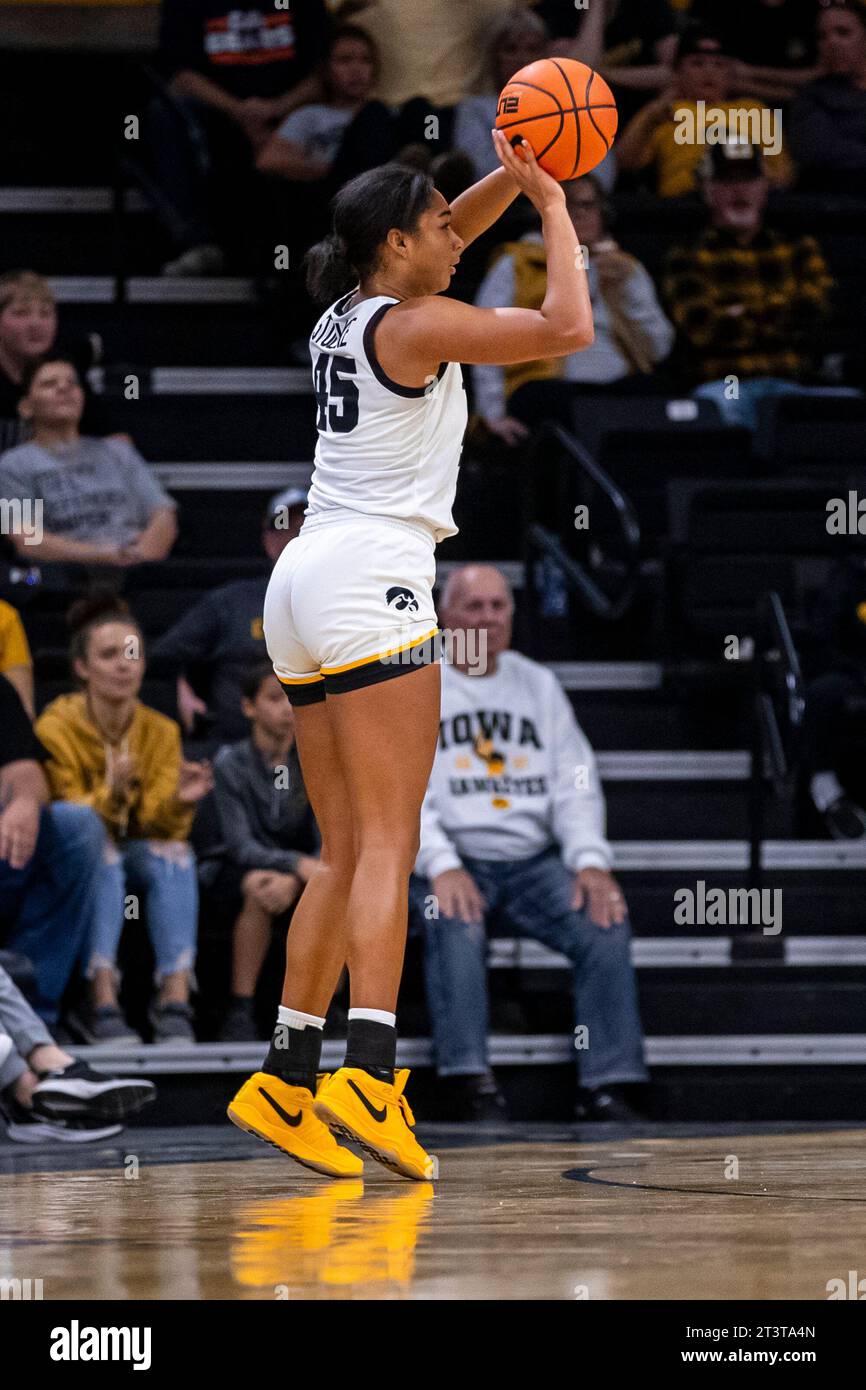 Iowa Hawkeyes forward Hannah Stuelke (45) shoots during an exhibition ...