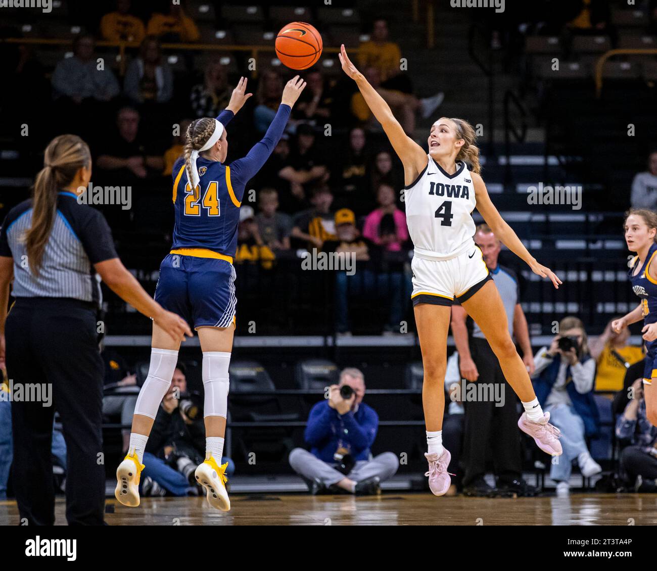 Iowa Hawkeyes guard Kylie Feuerbach (4) defends a shot by Clarke Pride ...