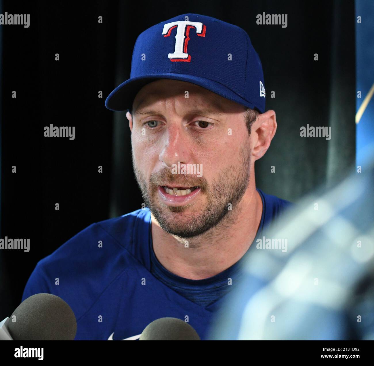 Reporters in the sport field hi-res stock photography and images - Alamy