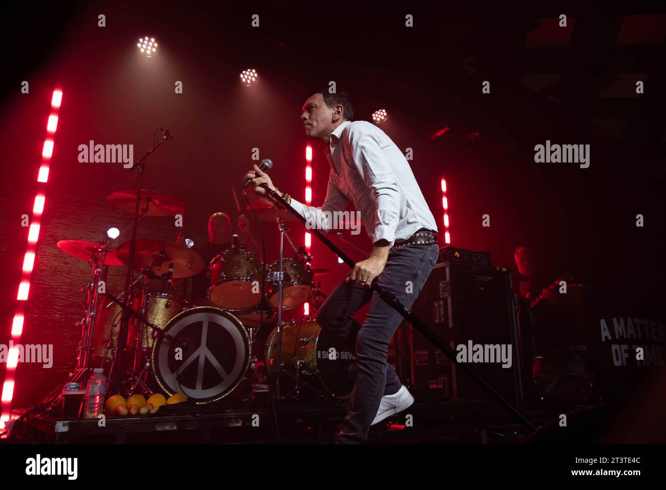 Photographs of Rick Witter of Shed Seven performing at Barrowland ...