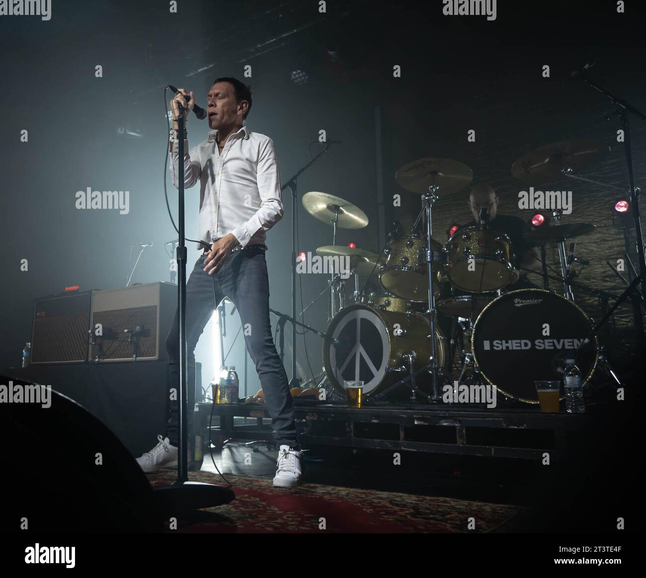 Photographs of Rick Witter of Shed Seven performing at Barrowland ...